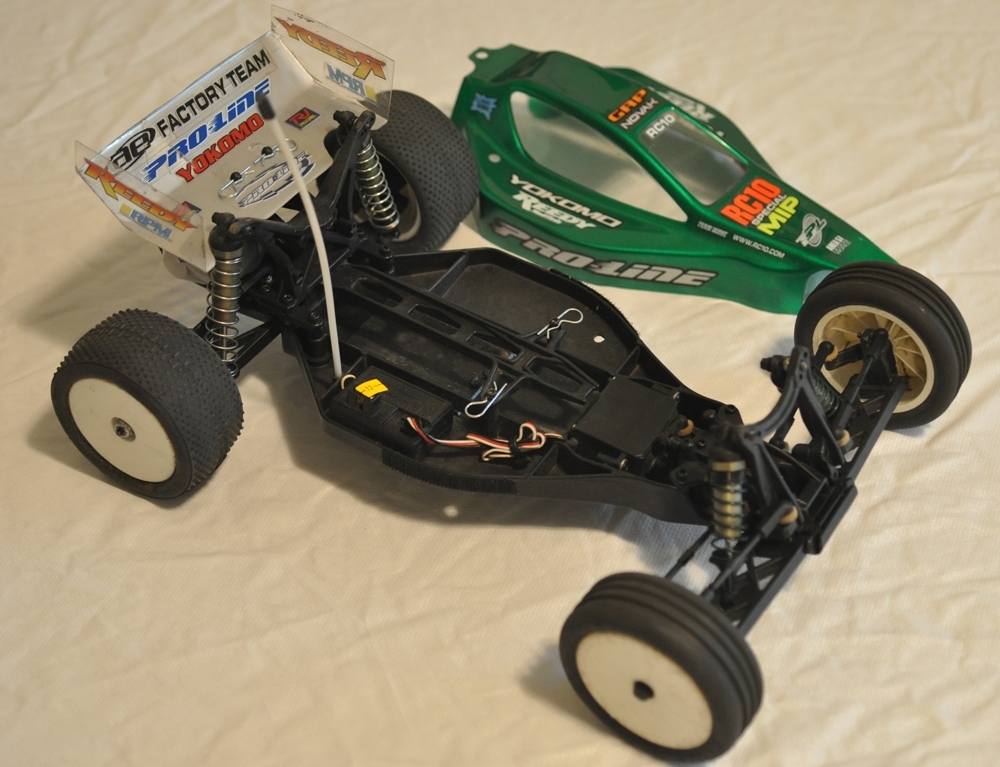 GoRC Canada. Team Associate RC10 Buggy (pre-owned)